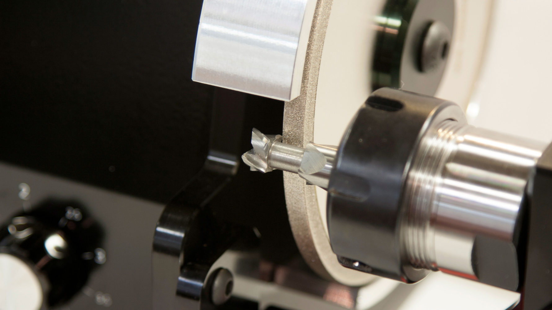 TRADESMAN 6″ DC BENCH GRINDER – FACTORY SECOND